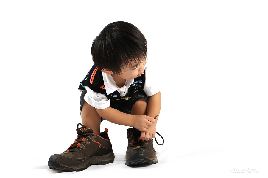 Children Photographer - Wearing Shoes